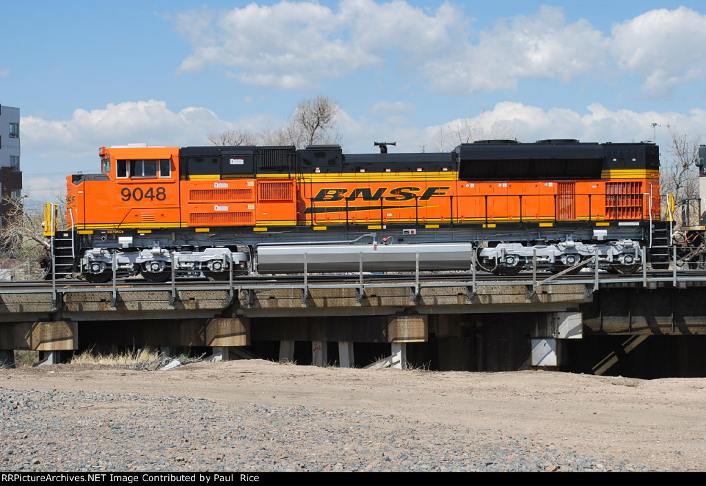 BNSF 9048